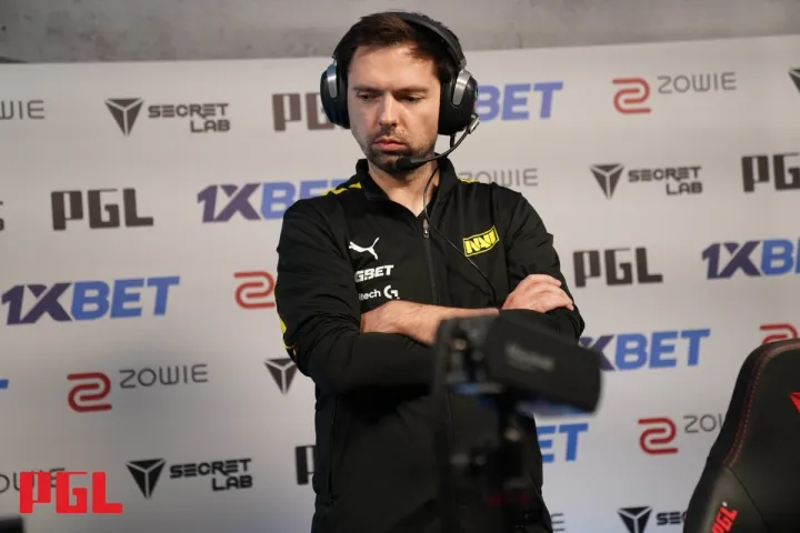 O treinador da NaVi discute a dinâmica da equipe e o futuro do s1mple